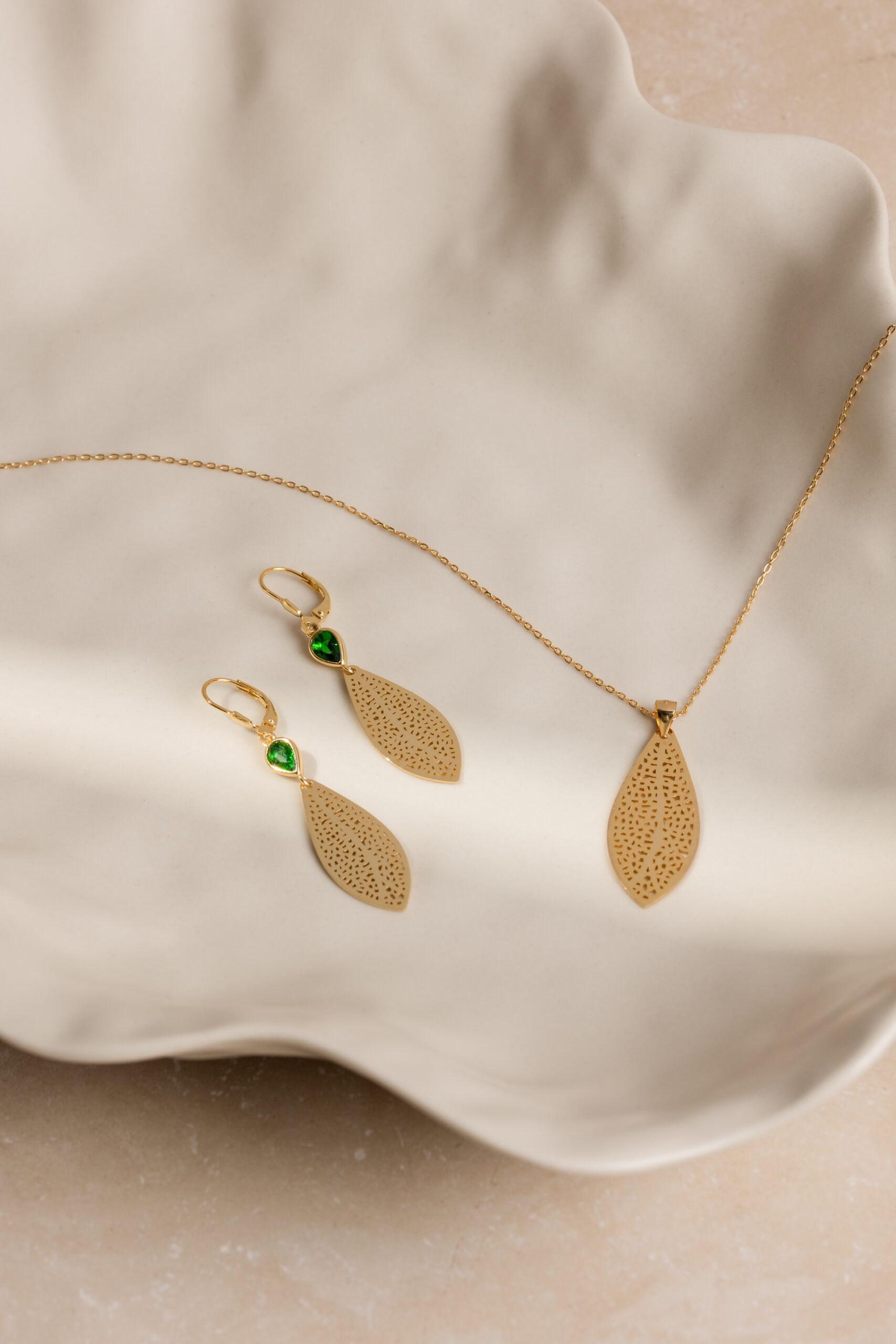 Oroville Gold-Plated Leaf Motif Jewellery Set - JO L'ACQUA